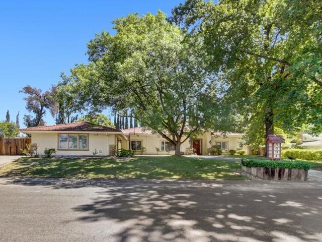 5694 Rolling Oak Dr, Sacramento, CA 95841