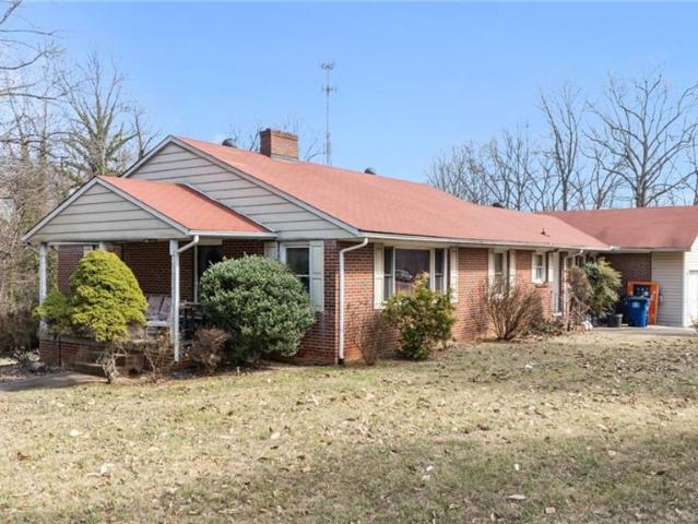 5695 Reynolda Road