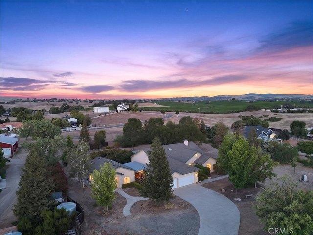 5696 Loma Real, Paso Robles, CA 93446
