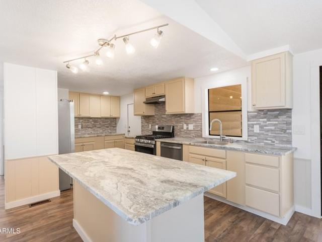 5696 S Calle De La Rosa Dr, Hereford, AZ 85615