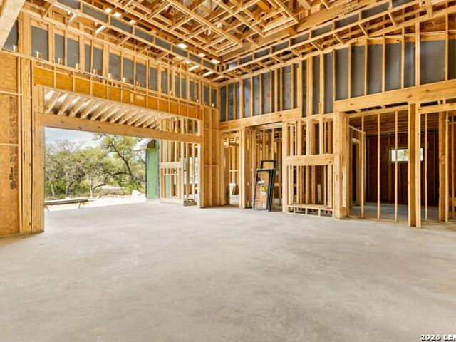 5697 Comal Vista