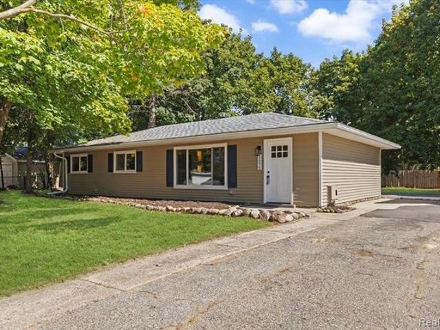 5698 Everest Dr, Independence, MI 48346