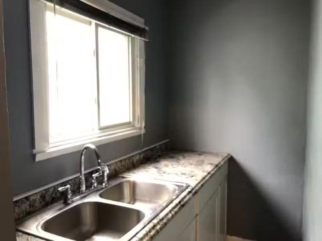 56995844 14410 Kingsford Ave