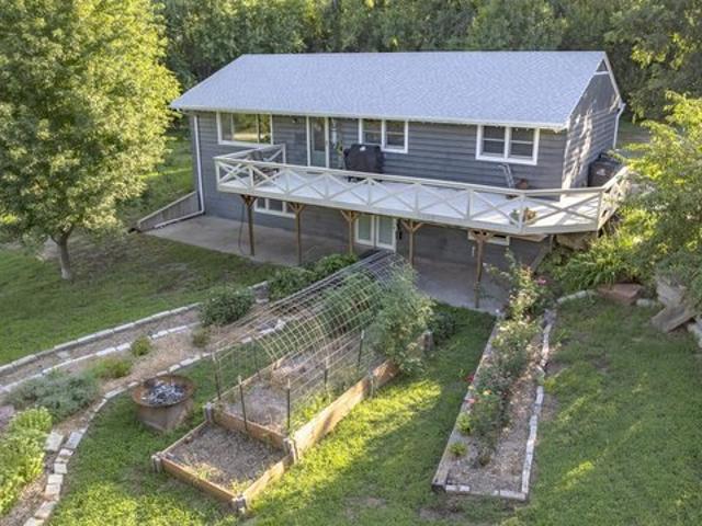 5690 Prairie View Rd, Wamego, KS 66547