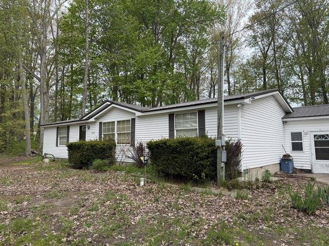 5692 E Loop Rd, Hesperia, MI 49421