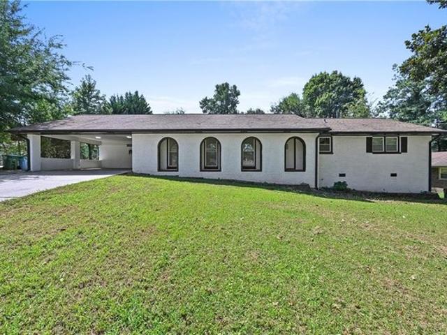 5692 Rosser Ct SW, Lilburn, GA 30047
