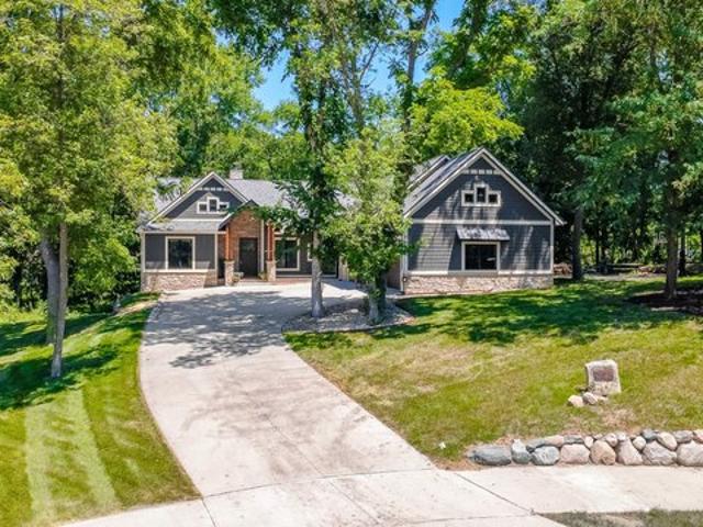 5692 SW Lake Ridge Dr, West Des Moines, IA 50265