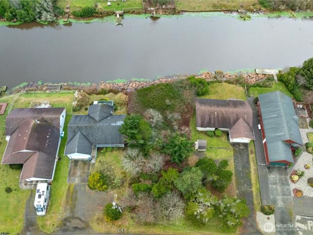 569 Canal Drive NE