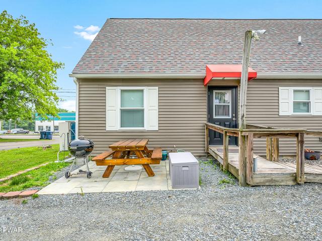 569 Easton Turnpike