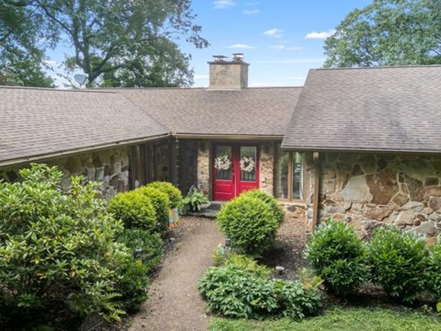 569 Haynes Rd, Sewanee, TN 37375