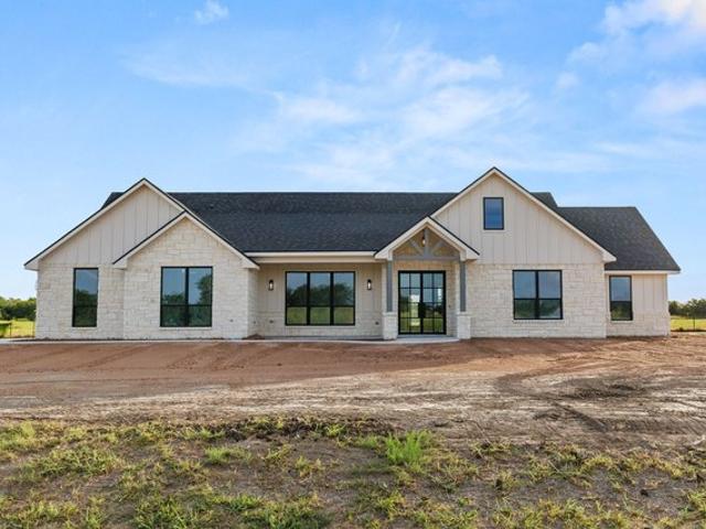 569 Lacek Mill Rd, China Spring, TX 76633