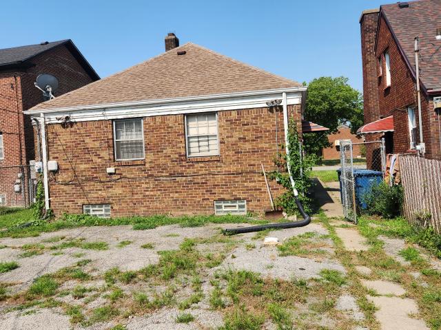 569 W Taft Street