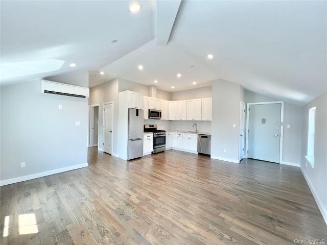 56 75 TH Street 3A