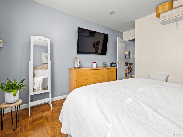 56 09 Van Cleef Street | Compass