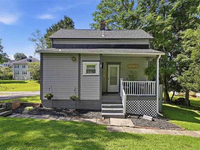 56 & 1/2 W Prospect Ave
