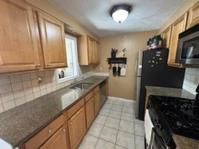 56 Townsend St Apt A7, Abington, MA 02351