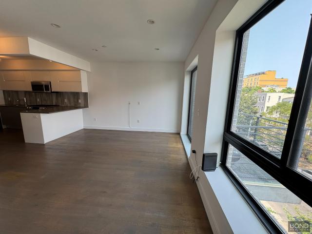 56 Vernon Avenue PH4