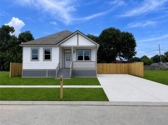 56 W Chalmette Cir, Chalmette, LA 70043