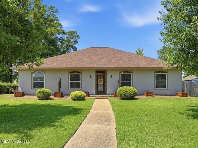 56 Westridge Dr, Brandon, MS 39047