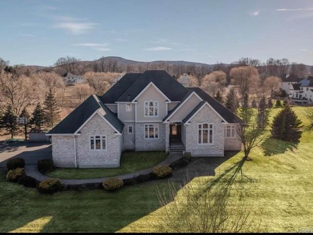 56 Autumn Chase Dr, Hopewell Junction, NY 12533