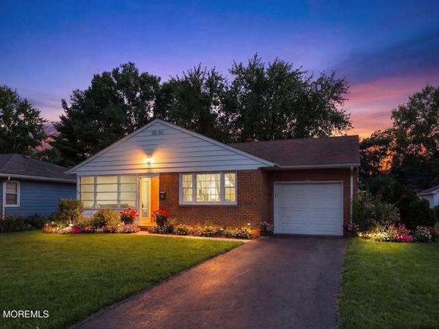 56 Bellflower Ct, Toms River, NJ 08755