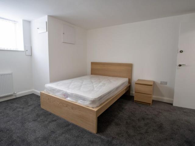 56 Brudenell Mount, Leeds, LS6 1HS