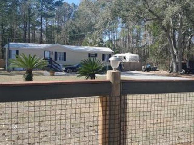 56 Canary Dr, Freeport, FL 32439