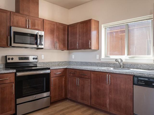 56 Commons Apartments 1 Bedroom Apartment for Rent at 4925 Sw 56th Ave, Portland, OR 97221 Bridlemile
