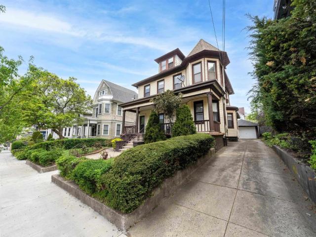 56 Clifton Ter, Weehawken, NJ
