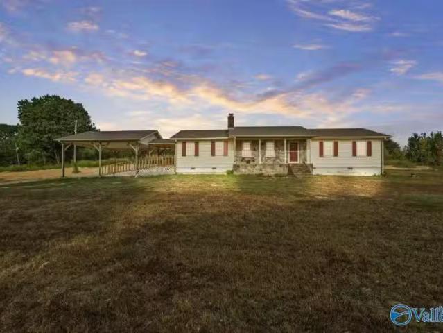 56 DECKER GARREN RD, ALTOONA, AL 35952 Single Family Residence.