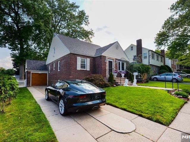56 Dohrman Ave, Teaneck, NJ 07666