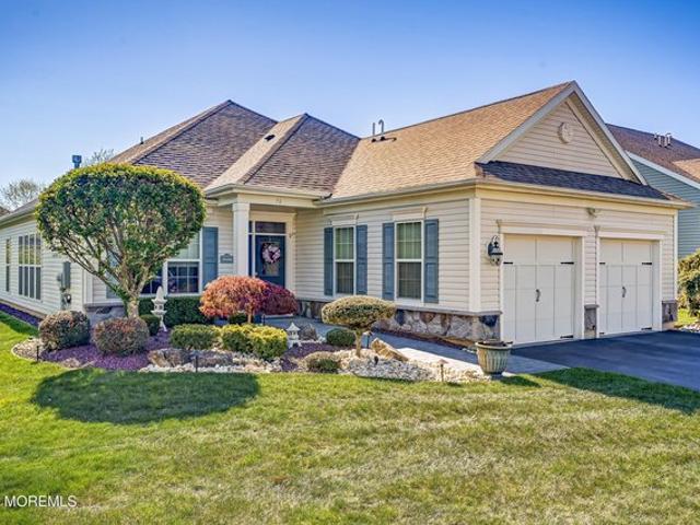 56 E Bosworth Blvd, Farmingdale, NJ 07727