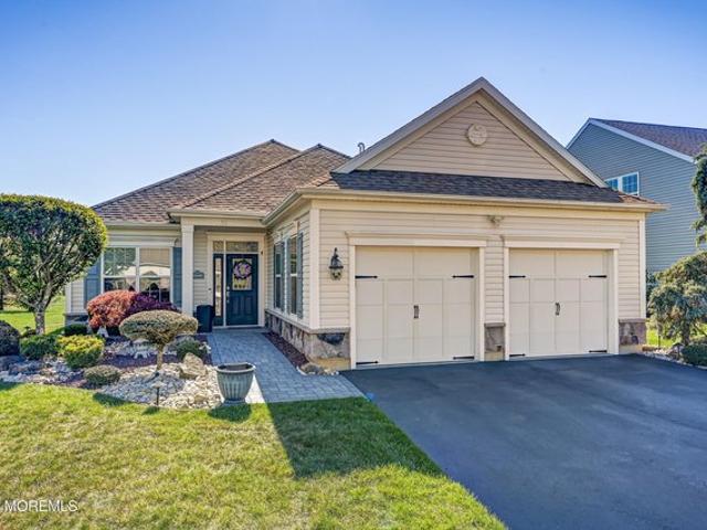 56 E Bosworth Blvd, Farmingdale, NJ 07727