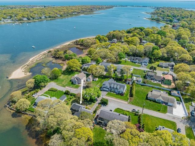 56 English St, Teaticket, MA 02536