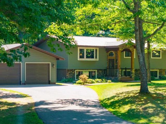 56 Feather Ridge Rd, Marquette, MI 49855