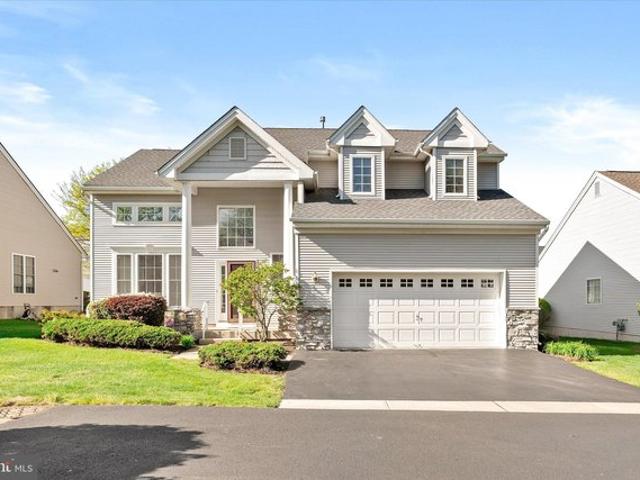 56 Goldfinch Dr, Hamilton, NJ 08690