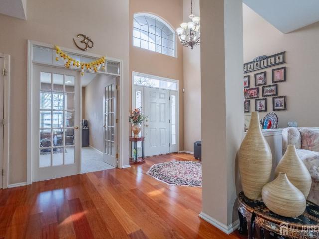 56 Lakehurst Way