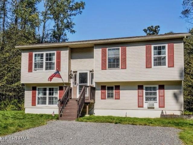 56 Lyman Ln, Clifton Township, PA 18424