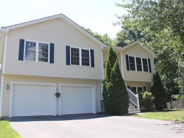 56 McKay Ct, Warwick, RI 02889