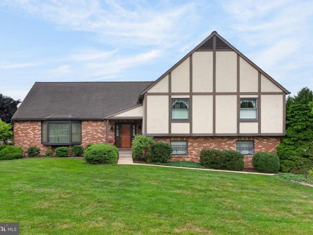 56 N Whisper Ln, New Holland, PA 17557