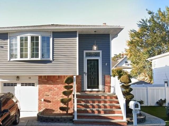 56 New St, Lynbrook, NY 11563