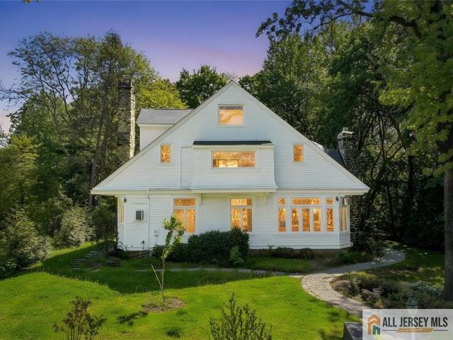 56 Oak Avenue