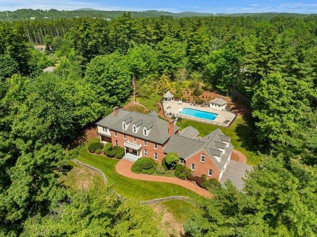 56 Oak Dr, Bedford, NH 03110