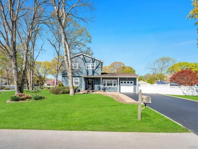 56 Pamlico Ave, Ronkonkoma, NY 11779