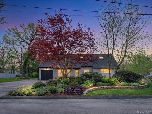 56 Pennaquid Rd, Coram, NY 11727