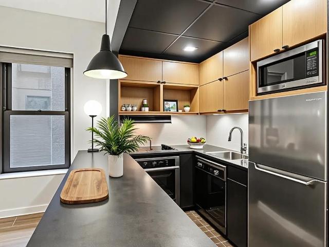 56 Pine Street 8A