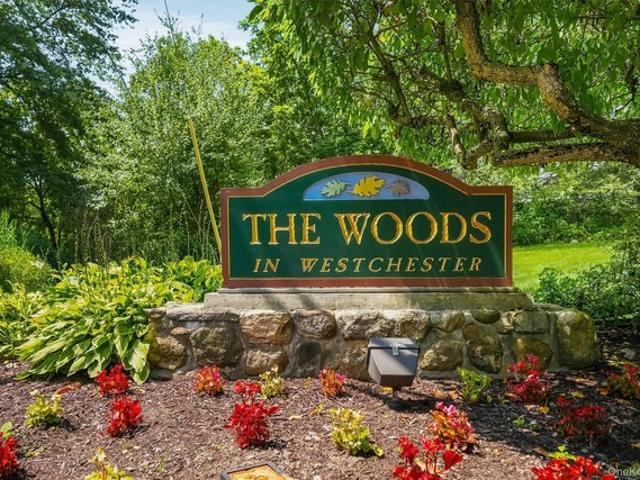 56 Pond View Ct, Ossining, NY 10562