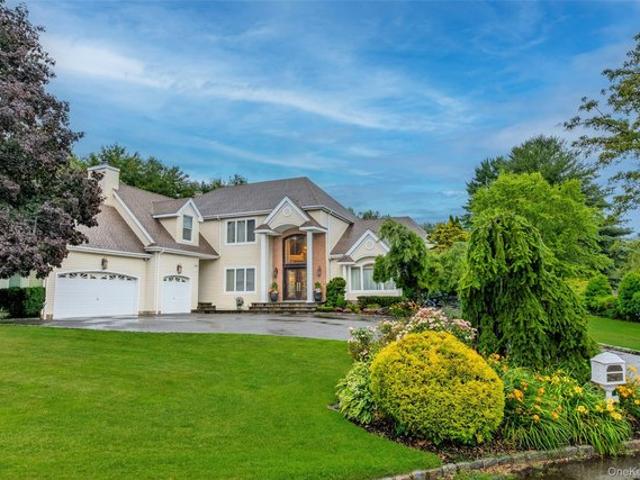 56 Sage Hollow Ct, Dix Hills, NY 11746