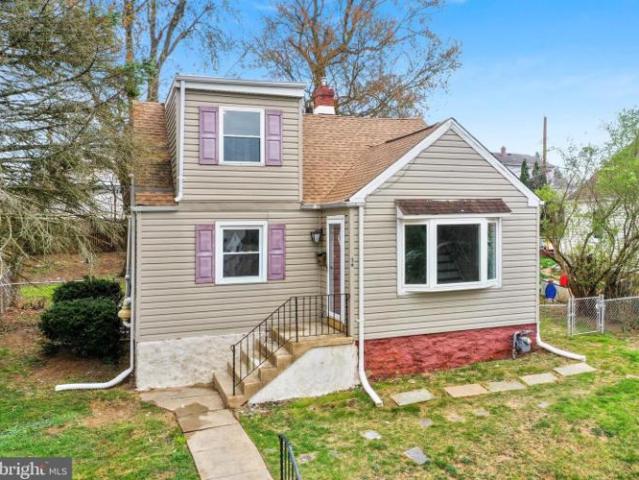 56 Seward Ln, Aston, PA 19014