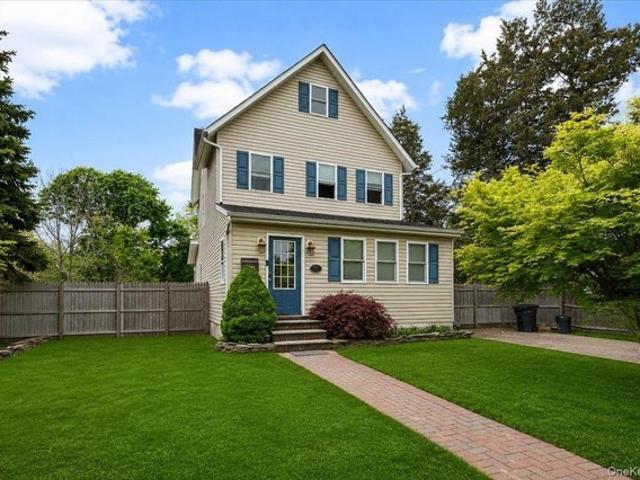 56 Sycamore St, Patchogue, NY 11772